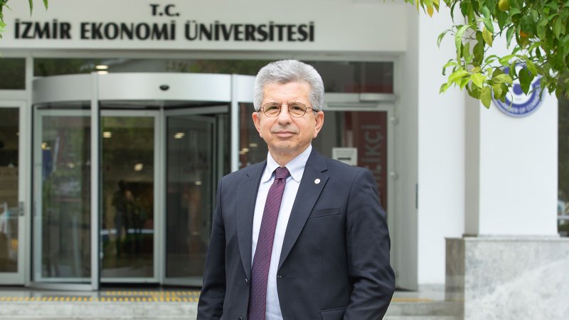 İEÜ'nün yeni rektörü Prof. Dr. Abacıoğlu - Kent Yaşam